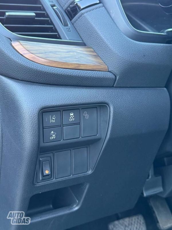 Honda CR-V 2017 in Jurbarkas, with an engine capacity of 1.50 L and mileage of 120 thousand km for 17200 €, photo 9 on AUTOMOTO.COM.LV