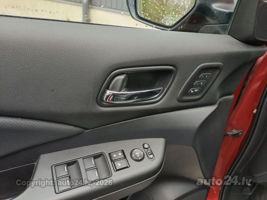 Honda CR-V 2018 in Tallinn, with an engine capacity of 1.60 L and mileage of 147 thousand km for 18500 €, photo 12 on AUTOMOTO.COM.LV