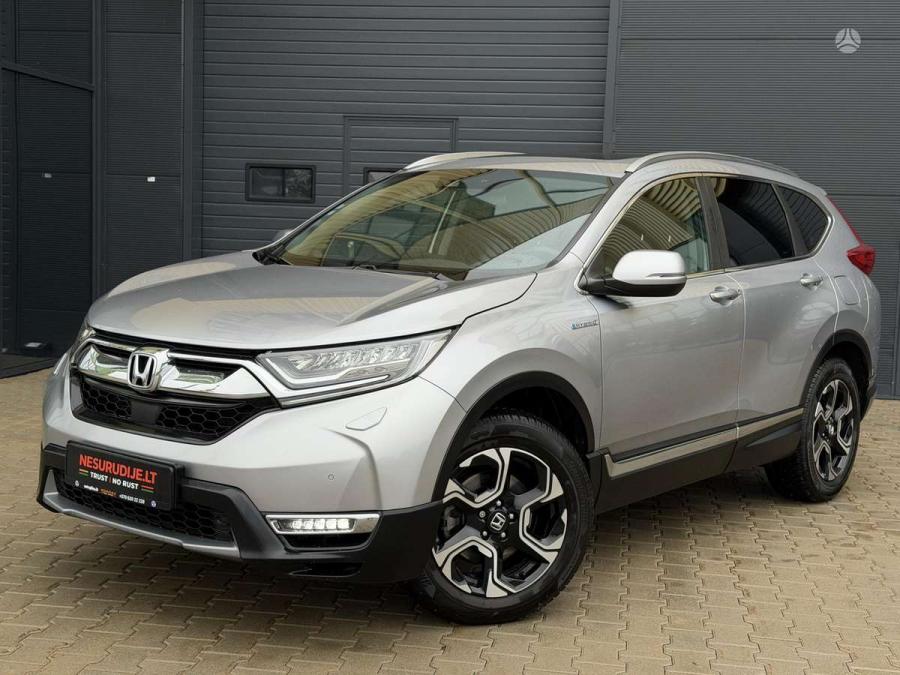 Honda CR-V 2019 in Vilnius, with an engine capacity of 1.99 L and mileage of 129 thousand km for 26999 €, photo 1 on AUTOMOTO.COM.LV