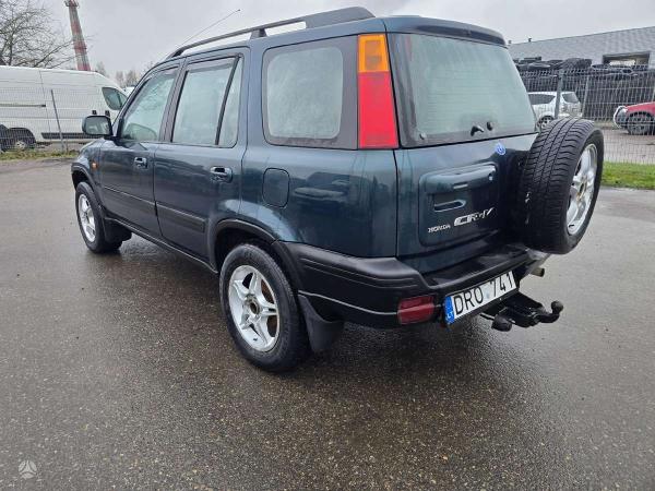 Green Honda CR-V 1998 in Vilnius, with an engine capacity of 2.00 L and mileage of 293 thousand km for 1350 €, photo 4 on AUTOMOTO.COM.LV