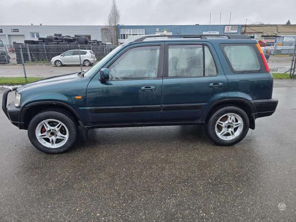 Green Honda CR-V 1998 in Vilnius, with an engine capacity of 2.00 L and mileage of 293 thousand km for 1350 €, photo 5 on AUTOMOTO.COM.LV