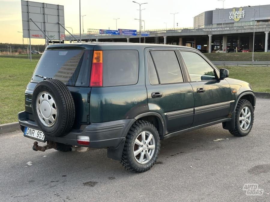 Green Honda CR-V 1998 in Vilnius, with an engine capacity of 2.00 L and mileage of 304 thousand km for 2100 €, photo 3 on AUTOMOTO.COM.LV