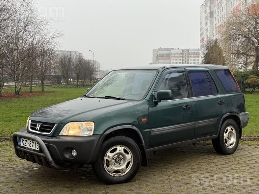 Green Honda CR-V 1999 in Riga, with an engine capacity of 2.00 L and mileage of 422 thousand km for 725 €, photo 1 on AUTOMOTO.COM.LV
