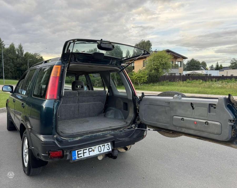 Zaļš Honda CR-V 1999 Viļņa, ar dzinēja tilpumu 1.97 L un nobraukumu 365 tūkst. km par 1650 €, foto 9 vietnē AUTOMOTO.COM.LV