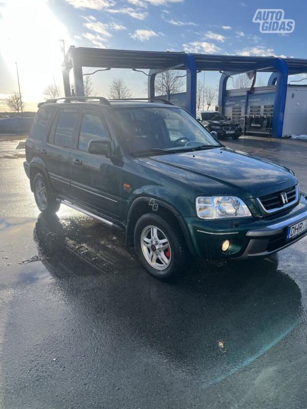 Green Honda CR-V 2000 in Panevezys, with an engine capacity of 2.00 L and mileage of 230 thousand km for 2450 €, photo 4 on AUTOMOTO.COM.LV