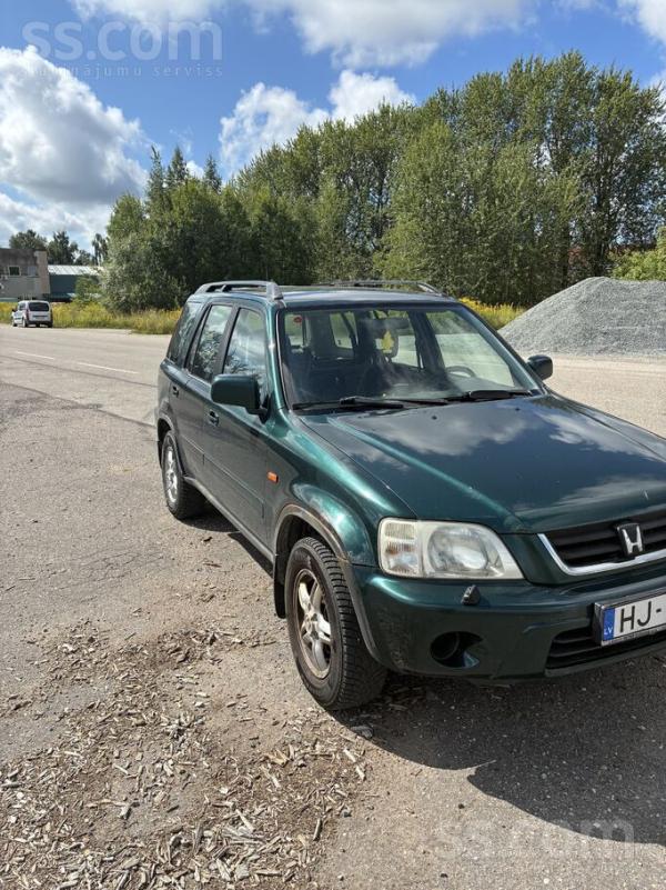 Green Honda CR-V 2000 in Limbazi, with an engine capacity of 2.00 L and mileage of 330 thousand km for 550 €, photo 1 on AUTOMOTO.COM.LV