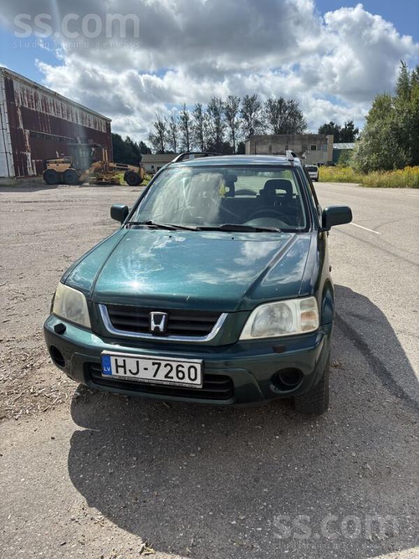 Green Honda CR-V 2000 in Limbazi, with an engine capacity of 2.00 L and mileage of 330 thousand km for 550 €, photo 3 on AUTOMOTO.COM.LV