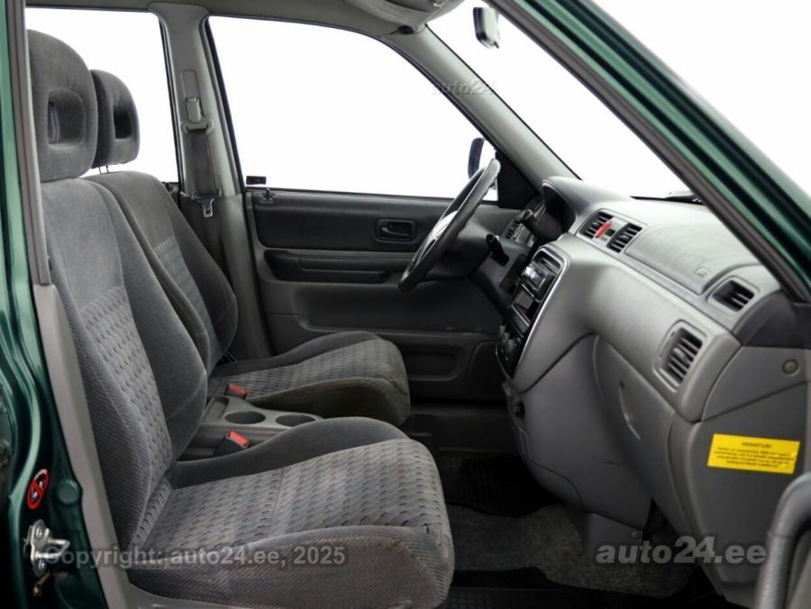 Green Honda CR-V 2001 in Tallinn, with an engine capacity of 2.00 L and mileage of 173 thousand km for 1399 €, photo 6 on AUTOMOTO.COM.LV