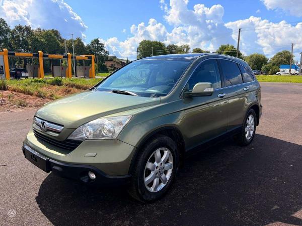 Green Honda CR-V 2007 in Kaunas, with an engine capacity of 2.20 L and mileage of 281 thousand km for 3850 €, photo 1 on AUTOMOTO.COM.LV