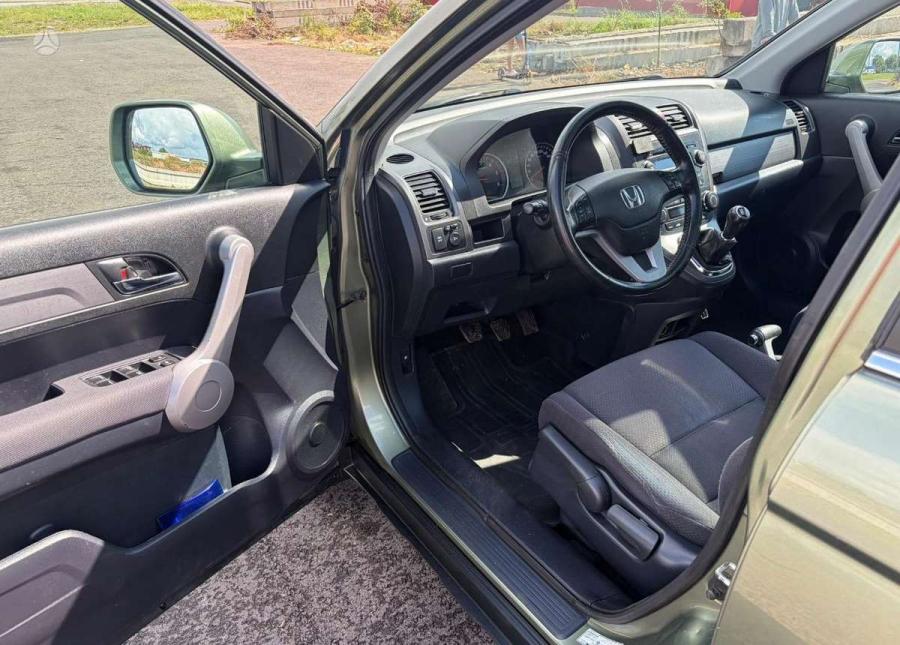 Green Honda CR-V 2007 in Kaunas, with an engine capacity of 2.20 L and mileage of 281 thousand km for 3850 €, photo 6 on AUTOMOTO.COM.LV