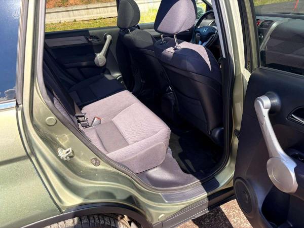 Green Honda CR-V 2007 in Kaunas, with an engine capacity of 2.20 L and mileage of 281 thousand km for 3850 €, photo 6 on AUTOMOTO.COM.LV