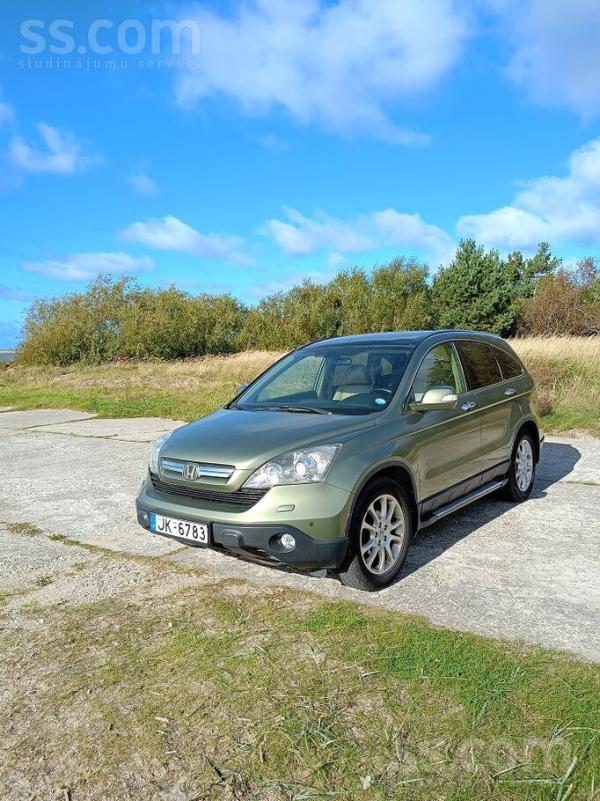 Green Honda CR-V 2007 in Liepaja, with an engine capacity of 2.00 L and mileage of 301 thousand km for 3500 €, photo 1 on AUTOMOTO.COM.LV