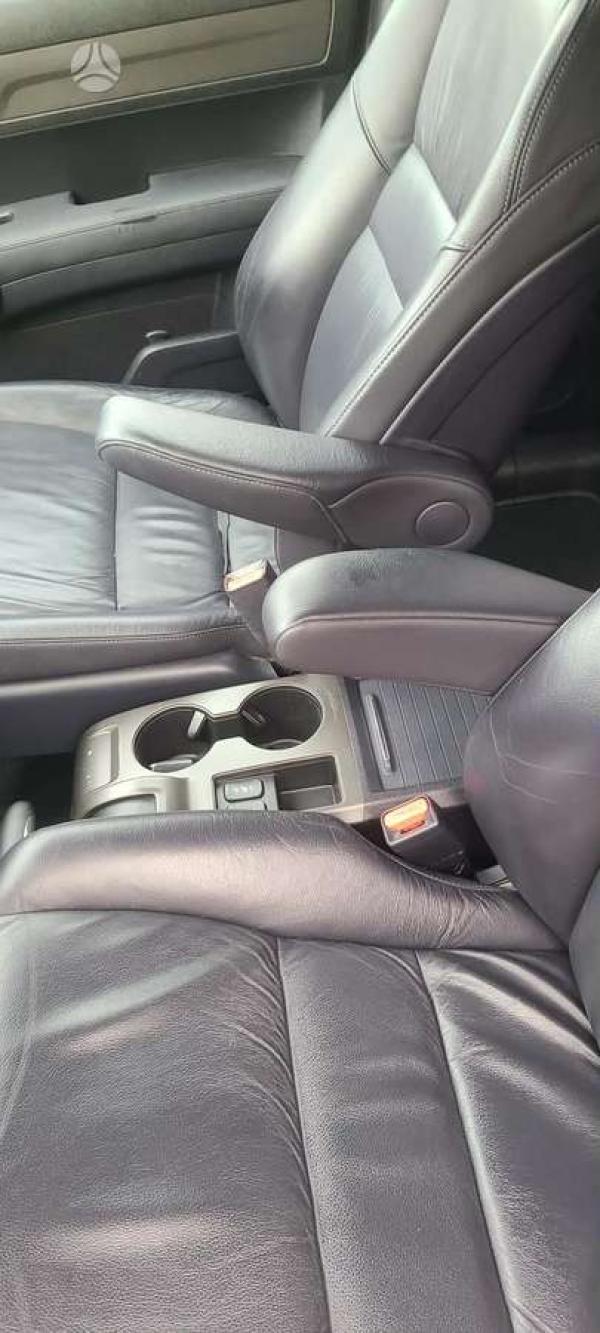 Green Honda CR-V 2011 in Vilnius, with an engine capacity of 2.00 L and mileage of 278 thousand km for 9000 €, photo 6 on AUTOMOTO.COM.LV