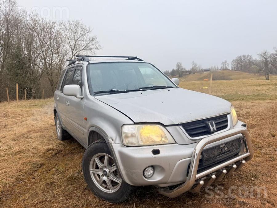 Pelēks Honda CR-V 1999 Cēsis, ar dzinēja tilpumu 2.00 L un nobraukumu 245 tūkst. km par 500 €, foto 3 vietnē AUTOMOTO.COM.LV