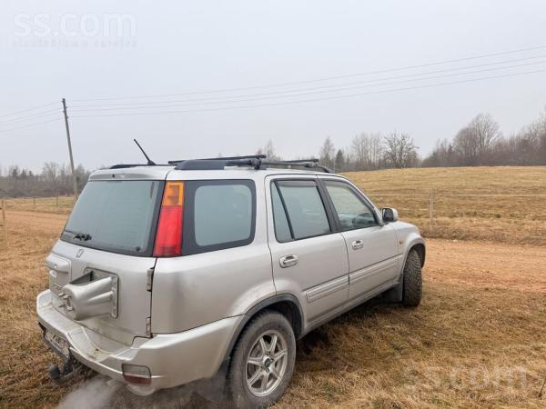 Grey Honda CR-V 1999 in Cesis, with an engine capacity of 2.00 L and mileage of 245 thousand km for 500 €, photo 4 on AUTOMOTO.COM.LV