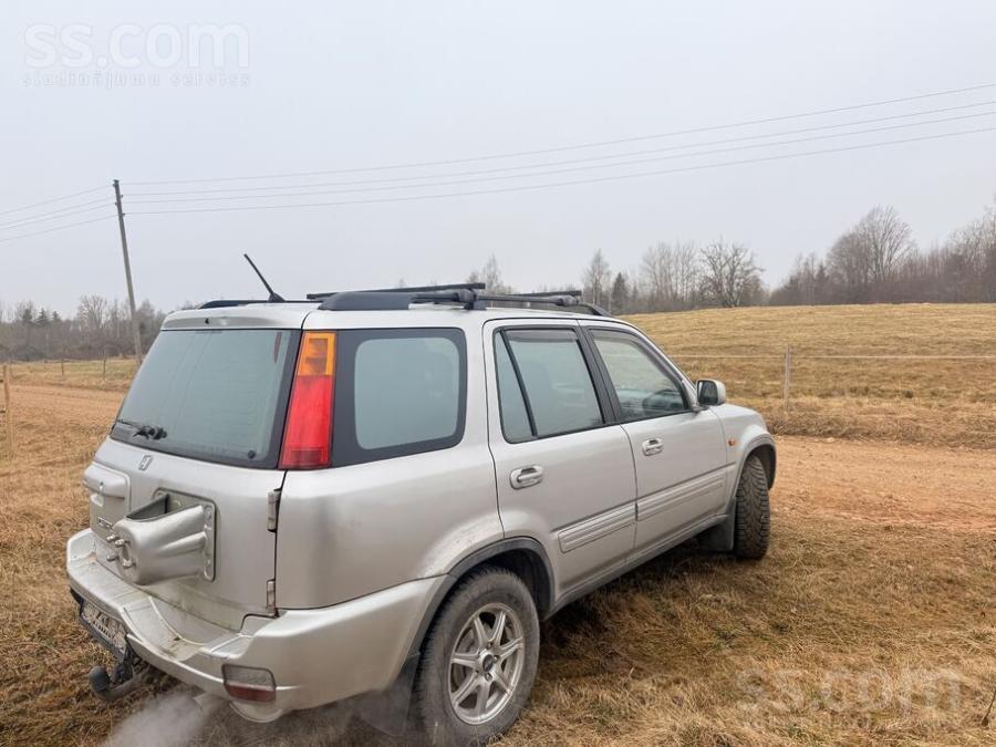 Pelēks Honda CR-V 1999 Cēsis, ar dzinēja tilpumu 2.00 L un nobraukumu 245 tūkst. km par 500 €, foto 5 vietnē AUTOMOTO.COM.LV