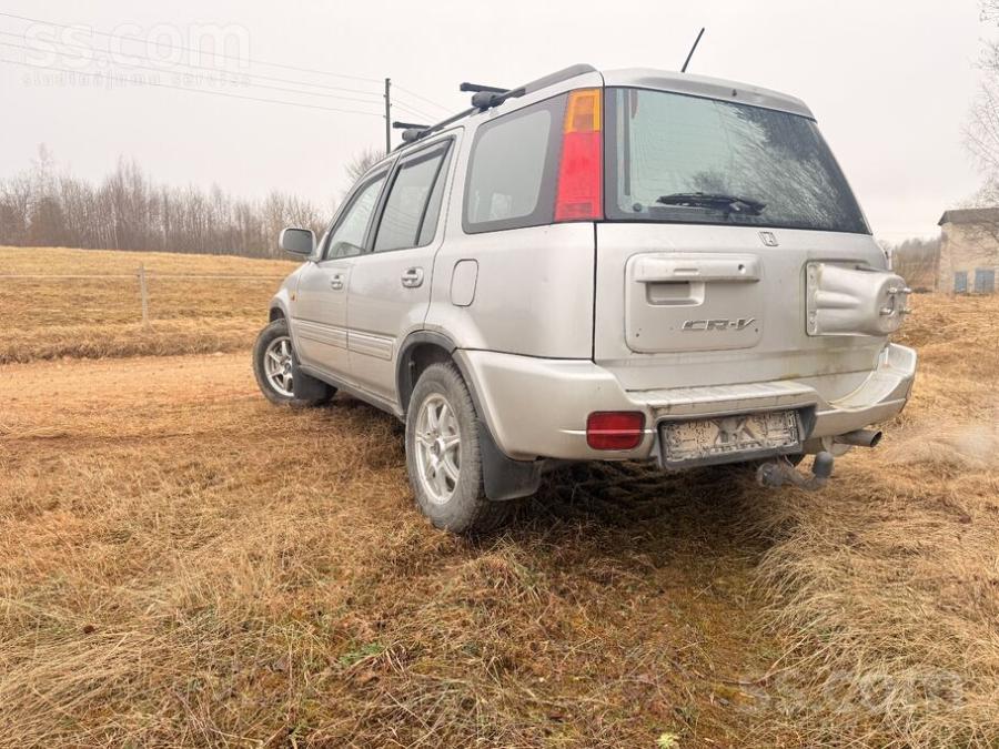 Pelēks Honda CR-V 1999 Cēsis, ar dzinēja tilpumu 2.00 L un nobraukumu 245 tūkst. km par 500 €, foto 6 vietnē AUTOMOTO.COM.LV