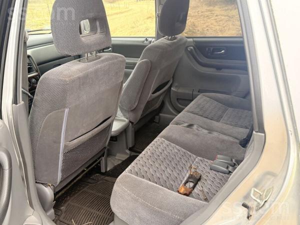 Grey Honda CR-V 1999 in Cesis, with an engine capacity of 2.00 L and mileage of 245 thousand km for 500 €, photo 6 on AUTOMOTO.COM.LV