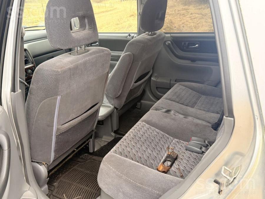 Pelēks Honda CR-V 1999 Cēsis, ar dzinēja tilpumu 2.00 L un nobraukumu 245 tūkst. km par 500 €, foto 7 vietnē AUTOMOTO.COM.LV