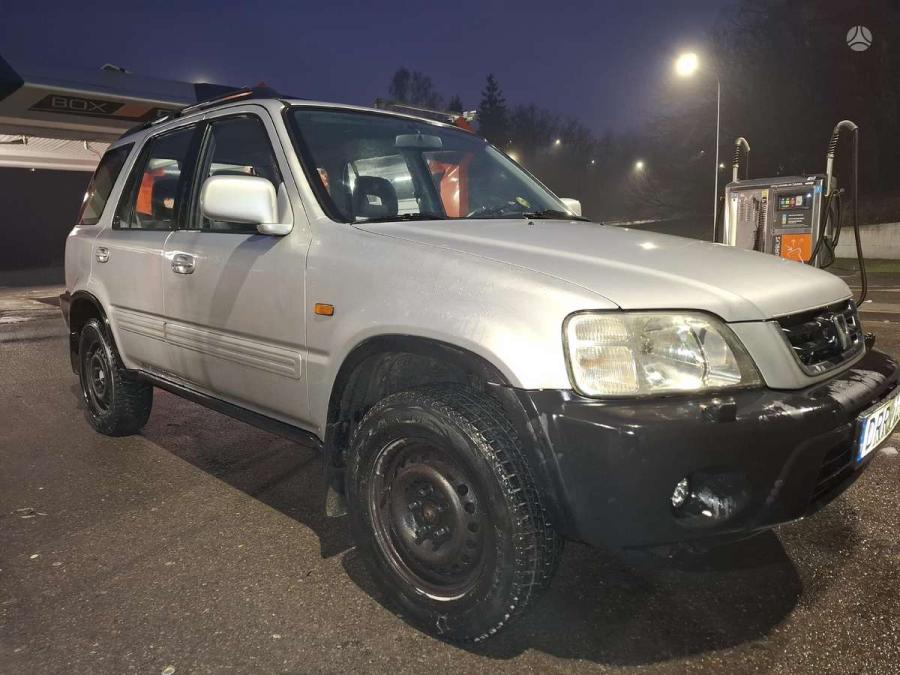 Grey Honda CR-V 2000 in Vilnius, with an engine capacity of 1.97 L and mileage of 265 thousand km for 1600 €, photo 2 on AUTOMOTO.COM.LV