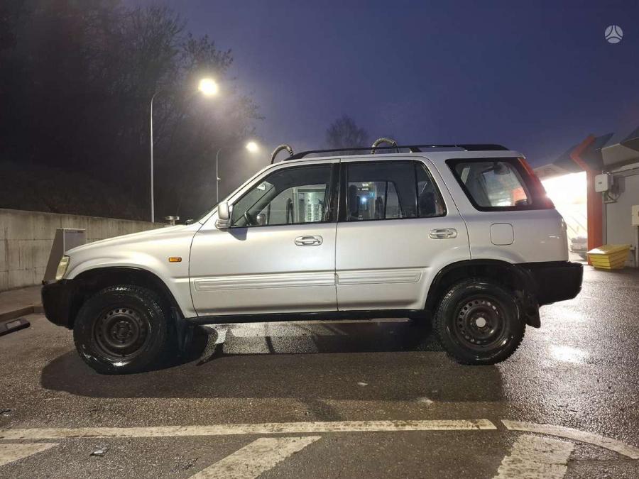 Grey Honda CR-V 2000 in Vilnius, with an engine capacity of 1.97 L and mileage of 265 thousand km for 1600 €, photo 4 on AUTOMOTO.COM.LV