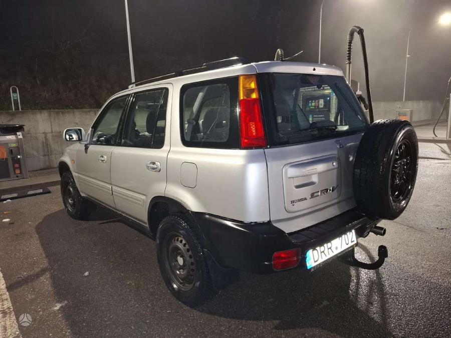 Grey Honda CR-V 2000 in Vilnius, with an engine capacity of 1.97 L and mileage of 265 thousand km for 1600 €, photo 5 on AUTOMOTO.COM.LV