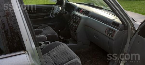Pelēks Honda CR-V 2000 Madona, ar dzinēja tilpumu 2.00 L un nobraukumu 368 tūkst. km par 1000 €, foto 7 vietnē AUTOMOTO.COM.LV