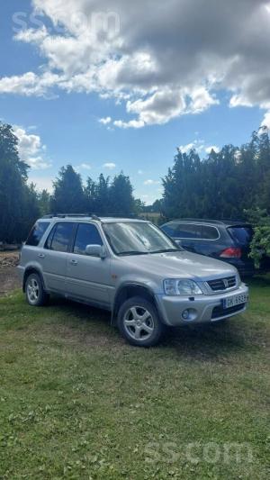 Grey Honda CR-V 2001 in Cesis, with an engine capacity of 2.00 L and mileage of 290 thousand km for 400 €, photo  on AUTOMOTO.COM.LV