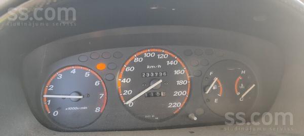 Pelēks Honda CR-V 2001 Valka, ar dzinēja tilpumu 2.00 L un nobraukumu 234 tūkst. km par 670 €, foto 7 vietnē AUTOMOTO.COM.LV