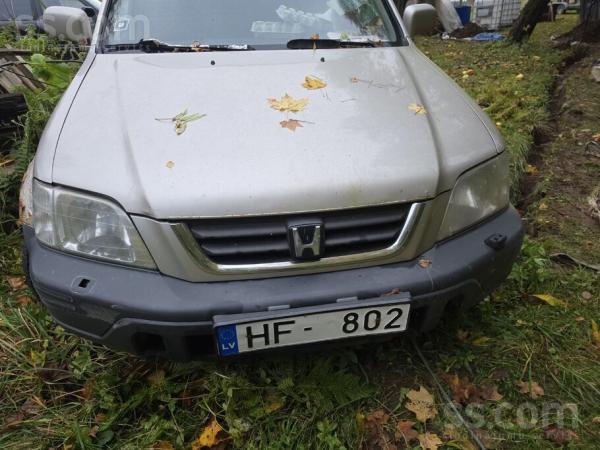 Grey Honda CR-V 2001 in Valmiera, with an engine capacity of 2.00 L and mileage of 370 thousand km for 1000 €, photo 1 on AUTOMOTO.COM.LV
