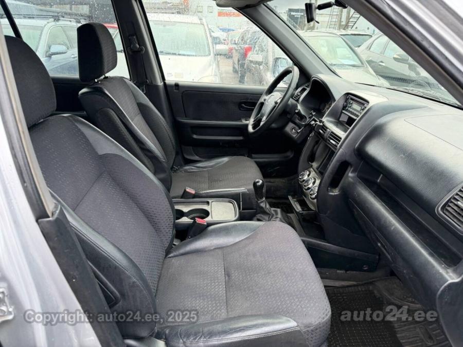 Pelēks Honda CR-V 2002 Tallina, ar dzinēja tilpumu 2.00 L un nobraukumu 313 tūkst. km par 999 €, foto 6 vietnē AUTOMOTO.COM.LV