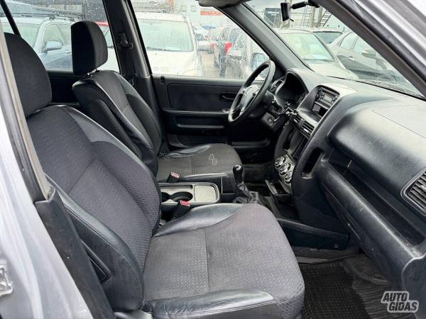 Pelēks Honda CR-V 2002 Tallina, ar dzinēja tilpumu 2.00 L un nobraukumu 313 tūkst. km par 999 €, foto 6 vietnē AUTOMOTO.COM.LV