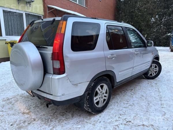 Grey Honda CR-V 2002 in Bauska, with an engine capacity of 2.00 L and mileage of 339 thousand km for 1100 €, photo 2 on AUTOMOTO.COM.LV