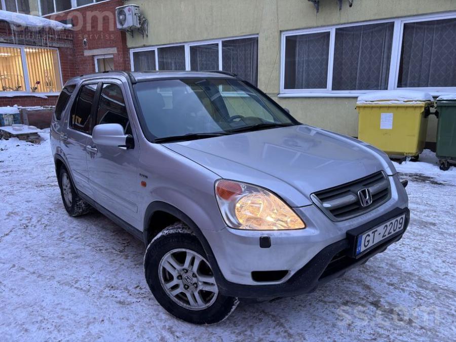 Grey Honda CR-V 2002 in Bauska, with an engine capacity of 2.00 L and mileage of 339 thousand km for 1100 €, photo 3 on AUTOMOTO.COM.LV