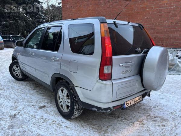 Grey Honda CR-V 2002 in Bauska, with an engine capacity of 2.00 L and mileage of 339 thousand km for 1100 €, photo 4 on AUTOMOTO.COM.LV