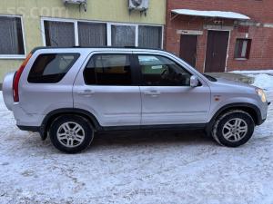 Grey Honda CR-V 2002 in Bauska, with an engine capacity of 2.00 L and mileage of 339 thousand km for 1100 €, photo 6 on AUTOMOTO.COM.LV