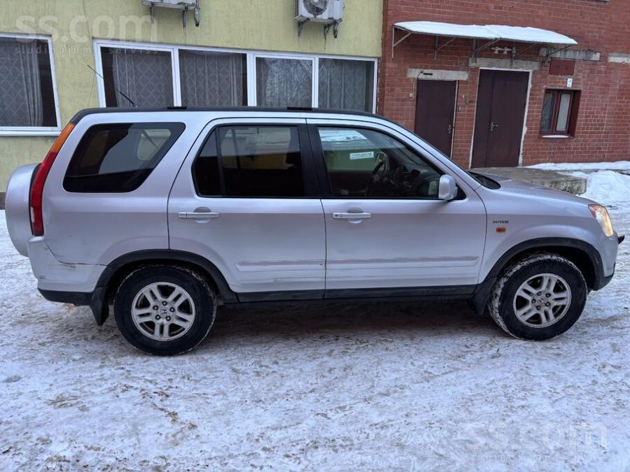 Grey Honda CR-V 2002 in Bauska, with an engine capacity of 2.00 L and mileage of 339 thousand km for 1100 €, photo 6 on AUTOMOTO.COM.LV