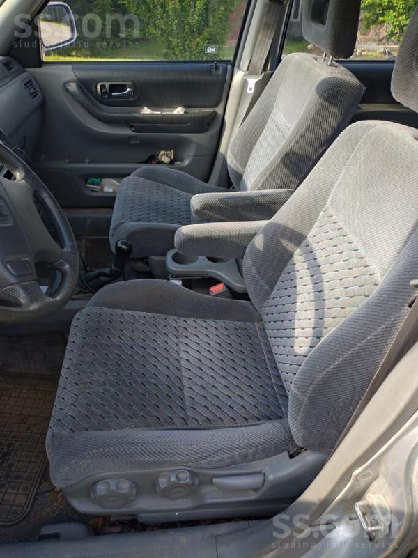 Pelēks Honda CR-V 2002 Preiļi, ar dzinēja tilpumu 2.00 L un nobraukumu 220 tūkst. km par 900 €, foto 7 vietnē AUTOMOTO.COM.LV