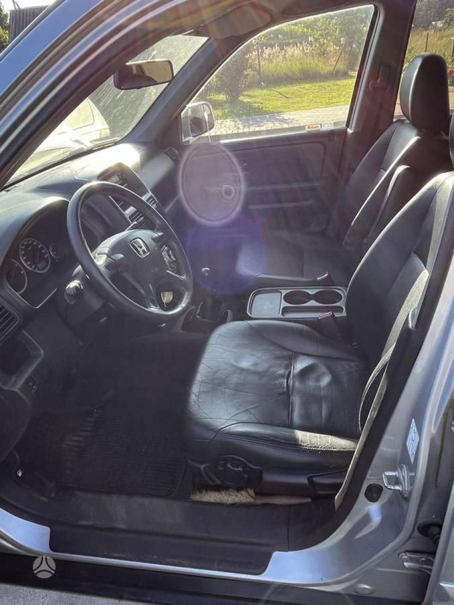 Grey Honda CR-V 2003 in Vilnius, with an engine capacity of 2.00 L and mileage of 164 thousand km for 3500 €, photo 9 on AUTOMOTO.COM.LV