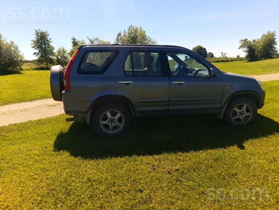 Grey Honda CR-V 2004 in Balvi, with an engine capacity of 2.00 L and mileage of 494 thousand km for 550 €, photo 1 on AUTOMOTO.COM.LV