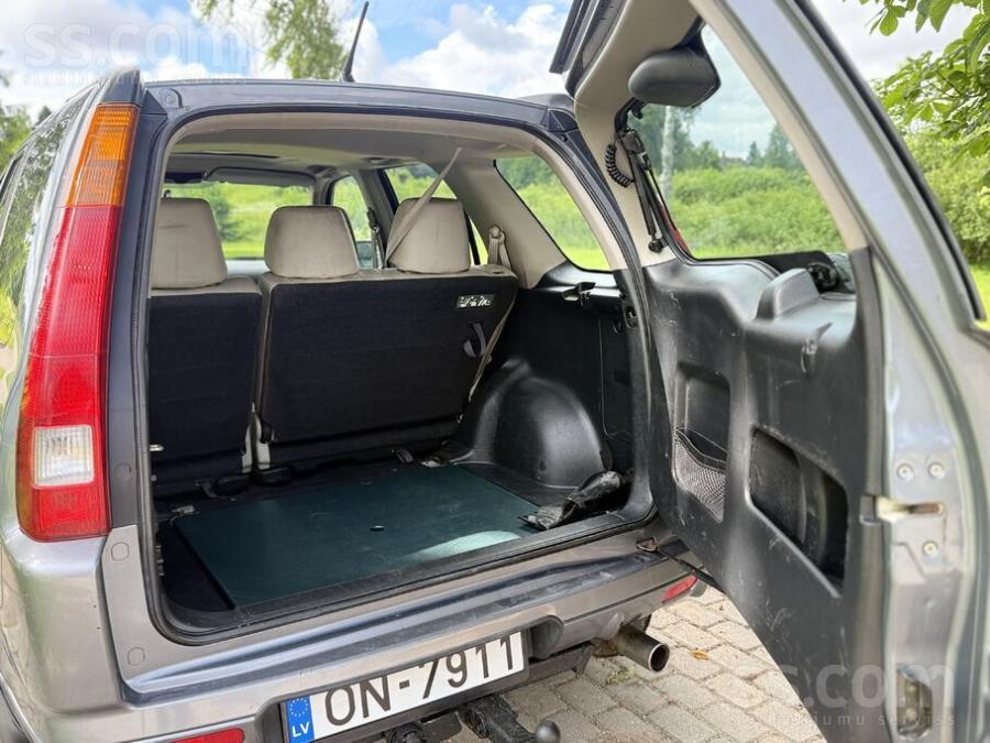 Grey Honda CR-V 2004 in Cesis, with an engine capacity of 2.00 L and mileage of 0 thousand km for 2200 €, photo 8 on AUTOMOTO.COM.LV