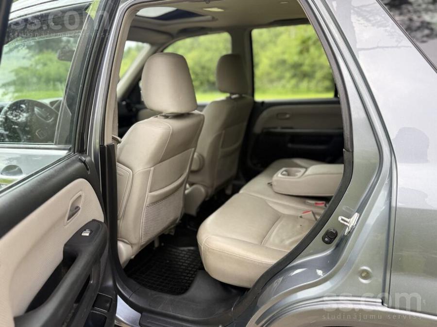 Grey Honda CR-V 2004 in Cesis, with an engine capacity of 2.00 L and mileage of 0 thousand km for 2200 €, photo 9 on AUTOMOTO.COM.LV