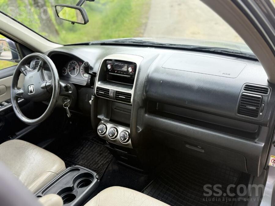 Grey Honda CR-V 2004 in Cesis, with an engine capacity of 2.00 L and mileage of 0 thousand km for 2200 €, photo 12 on AUTOMOTO.COM.LV