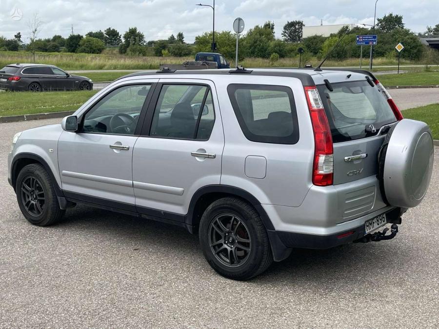 Grey Honda CR-V 2004 in Vilnius, with an engine capacity of 2.00 L and mileage of 321 thousand km for 2950 €, photo 9 on AUTOMOTO.COM.LV