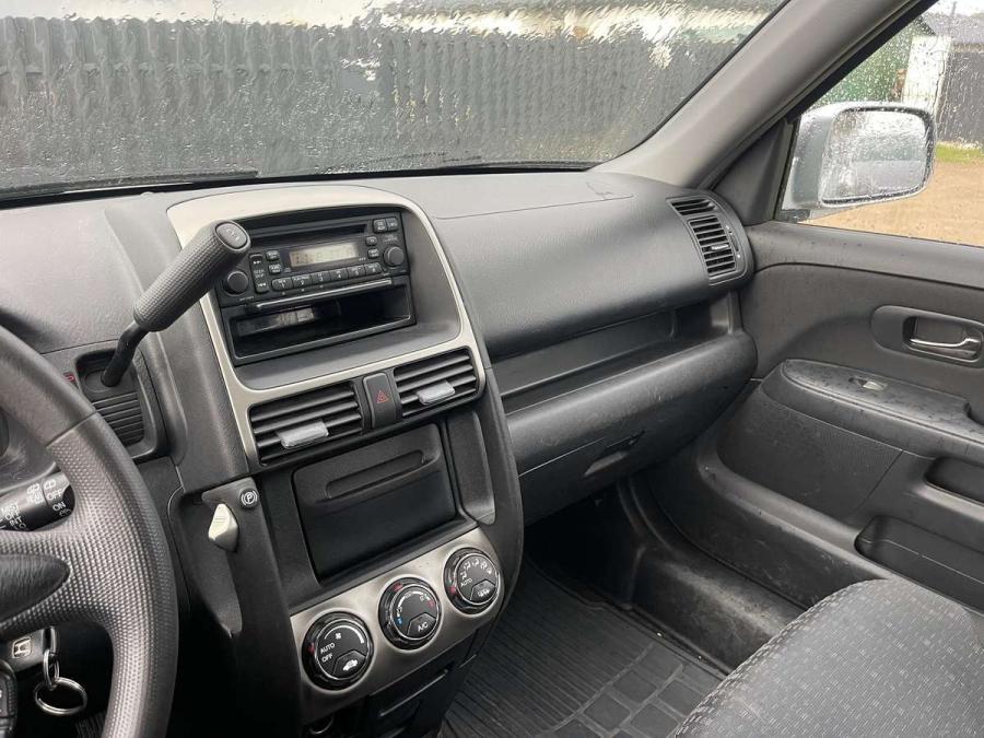 Grey Honda CR-V 2004 in Vilnius, with an engine capacity of 2.00 L and mileage of 321 thousand km for 2950 €, photo 12 on AUTOMOTO.COM.LV