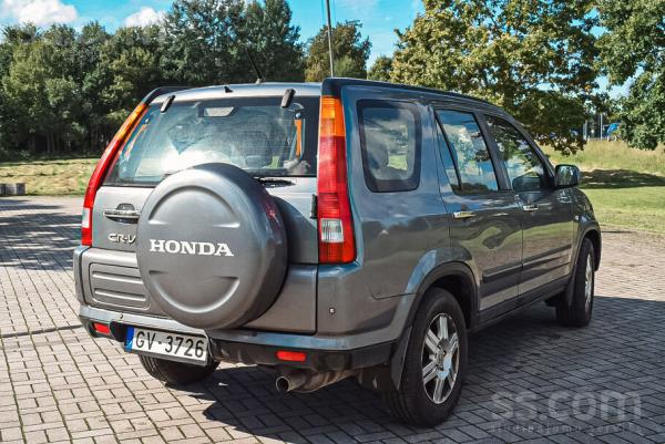 Grey Honda CR-V 2004 in Riga, with an engine capacity of 2.00 L and mileage of 153 thousand km for 2900 €, photo 5 on AUTOMOTO.COM.LV