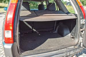 Grey Honda CR-V 2004 in Riga, with an engine capacity of 2.00 L and mileage of 153 thousand km for 2900 €, photo 9 on AUTOMOTO.COM.LV