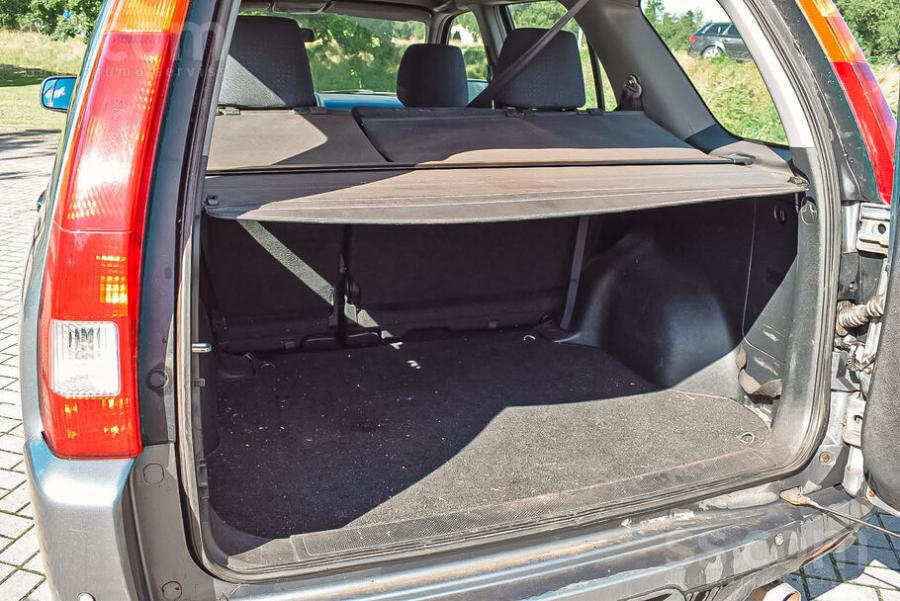 Grey Honda CR-V 2004 in Riga, with an engine capacity of 2.00 L and mileage of 153 thousand km for 2900 €, photo 9 on AUTOMOTO.COM.LV