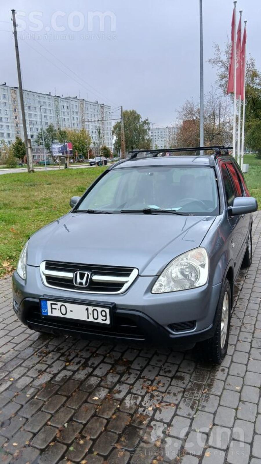 Grey Honda CR-V 2004 in Riga, with an engine capacity of 2.00 L and mileage of 289 thousand km for 2200 €, photo 3 on AUTOMOTO.COM.LV