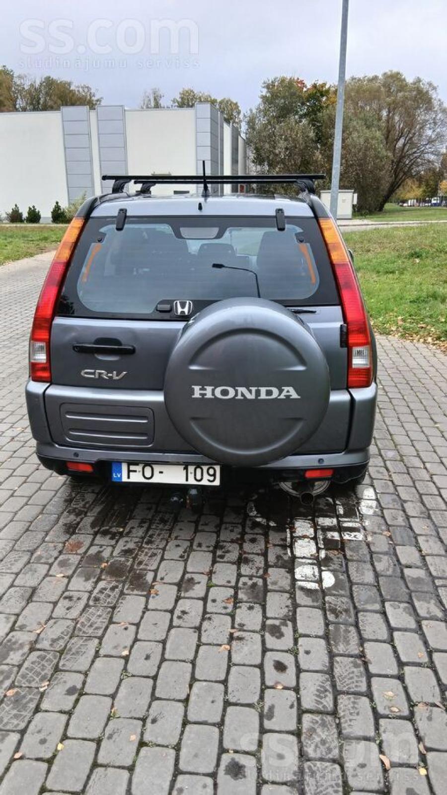 Grey Honda CR-V 2004 in Riga, with an engine capacity of 2.00 L and mileage of 289 thousand km for 2200 €, photo 4 on AUTOMOTO.COM.LV